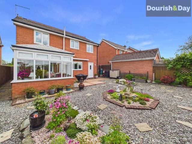 4 bed house for sale