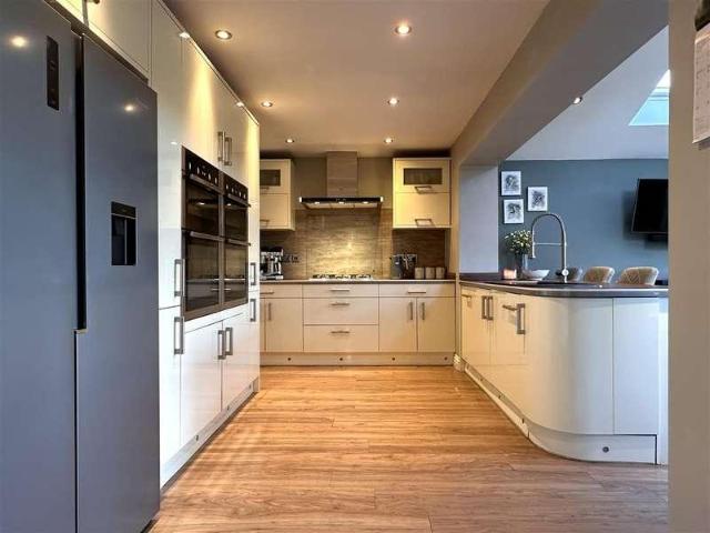 4 bed house for sale