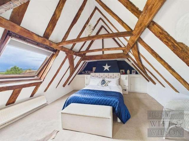 4 bed house for sale