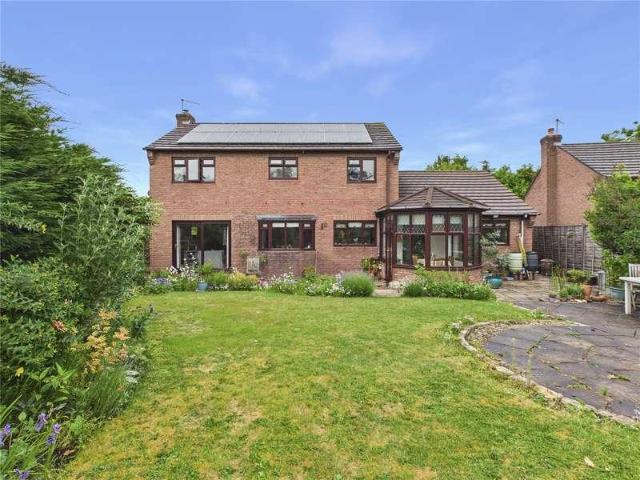 4 bed house for sale