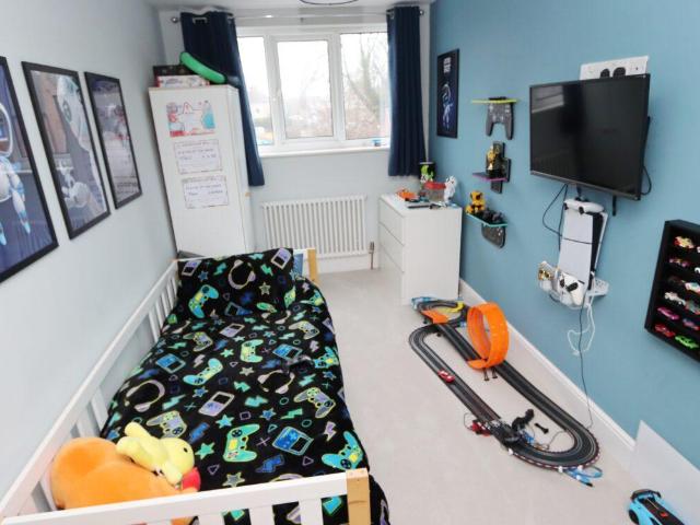 4 bed house for sale