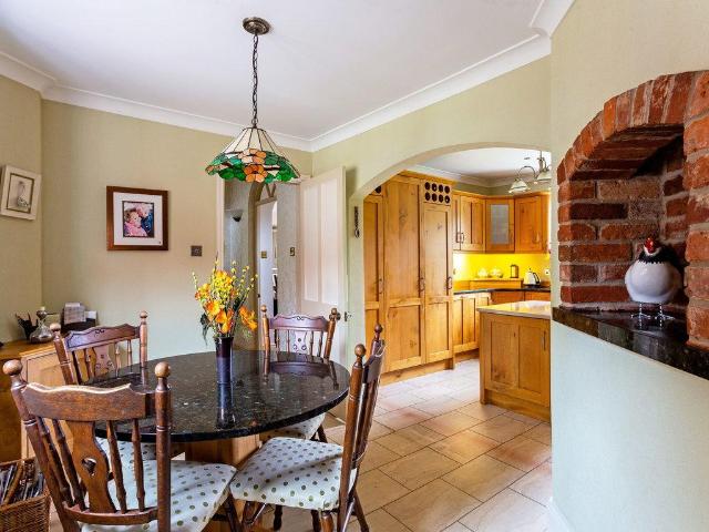 4 bed house for sale