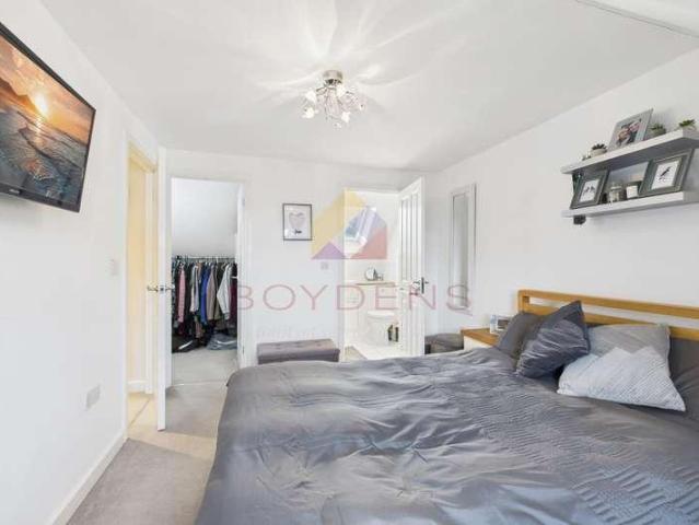 4 bed house for sale