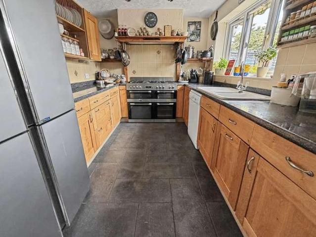 4 bed house for sale