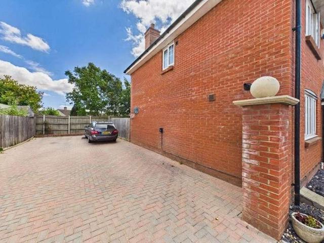 4 bed house for sale