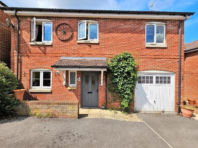 4 bed house for sale
