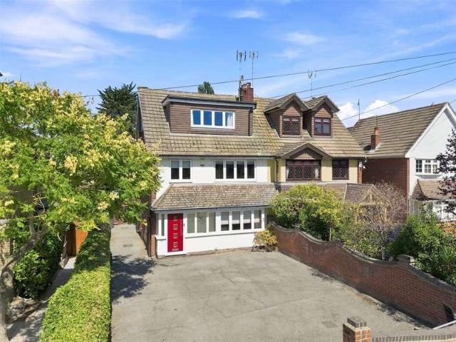4 bed house for sale
