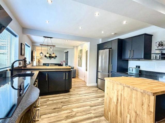 4 bed house for sale
