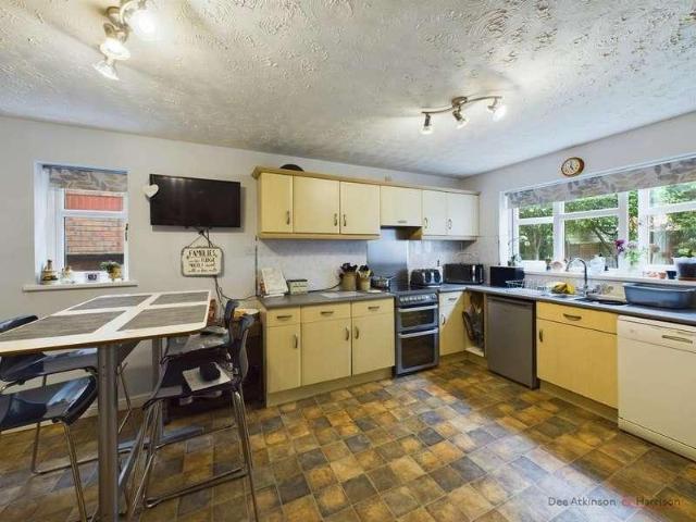 4 bed house for sale