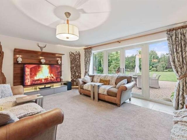 4 bed house for sale
