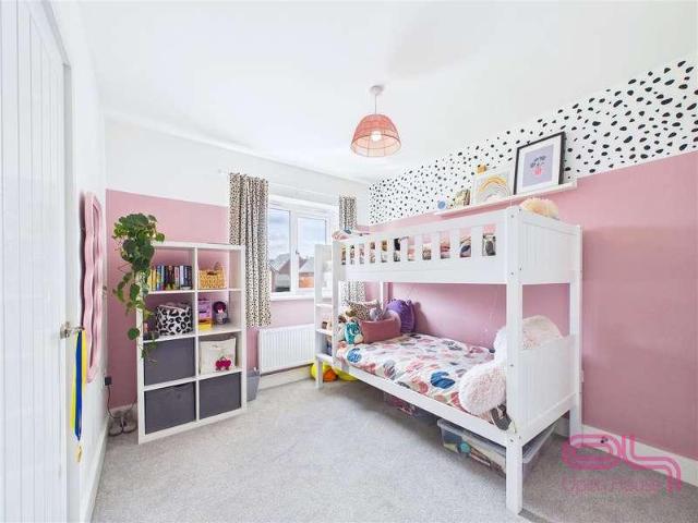 4 bed house for sale