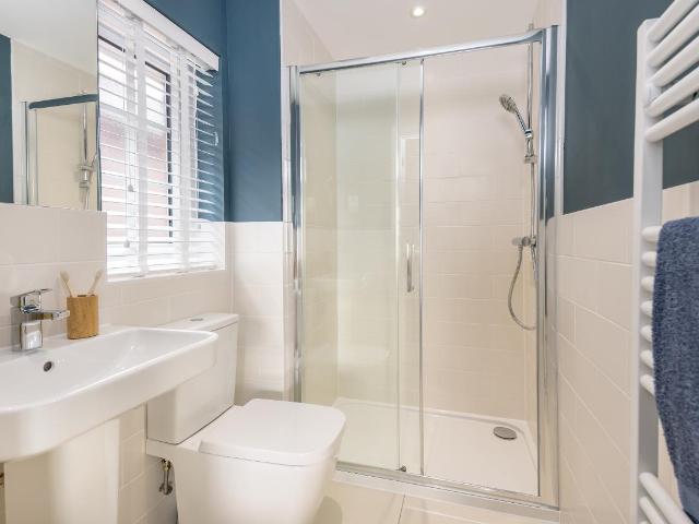 4 bed house for sale