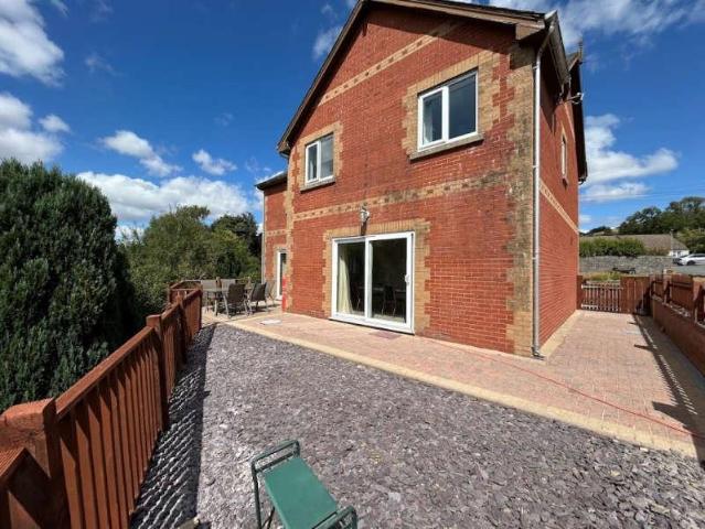 4 bed house for sale