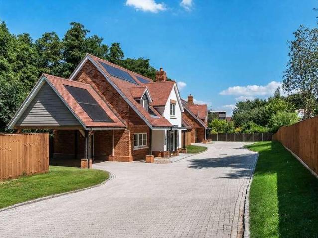 4 bed house for sale