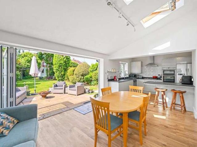 4 bed house for sale