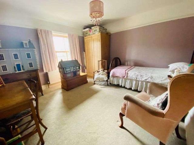 4 bed house for sale