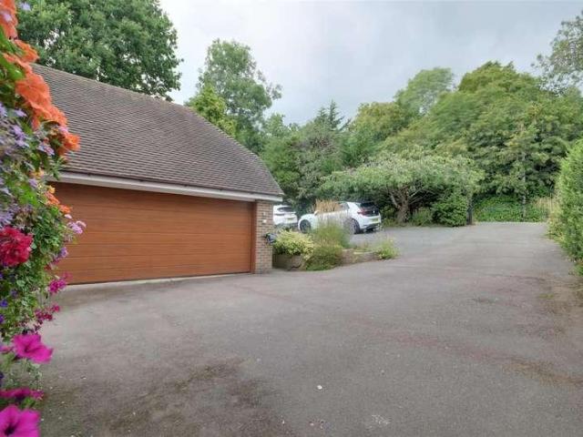 4 bed house for sale