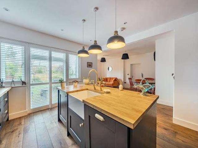 4 bed house for sale