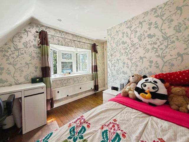 4 bed house for sale
