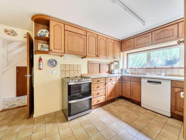 4 bed house for sale