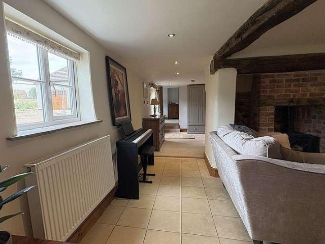 4 bed house for sale