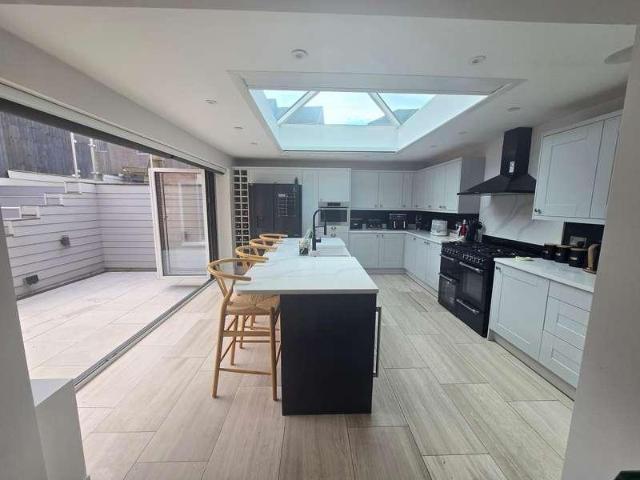 4 bed house for sale