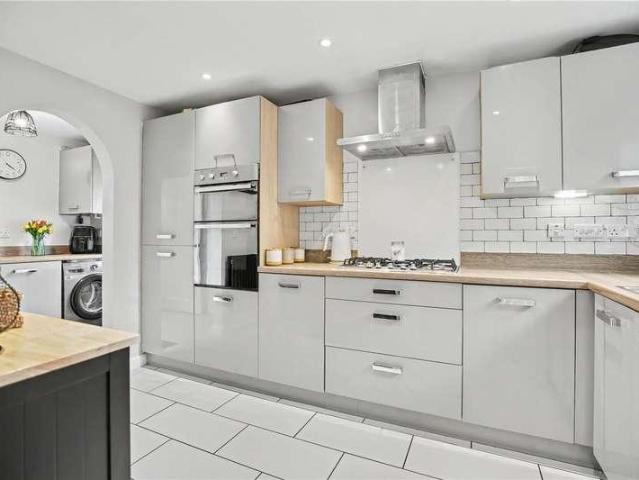 4 bed house for sale