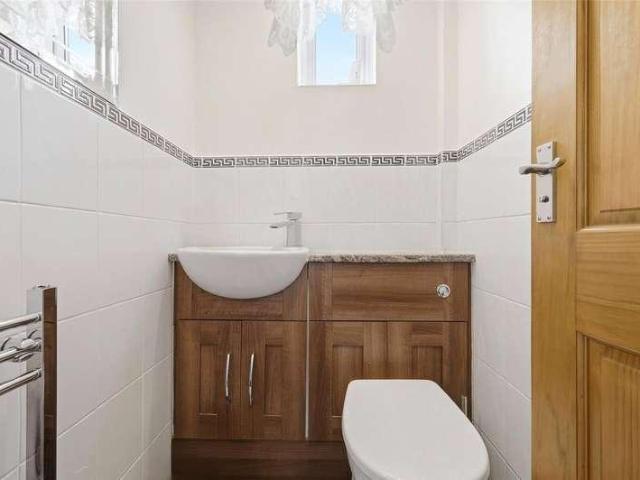 4 bed house for sale