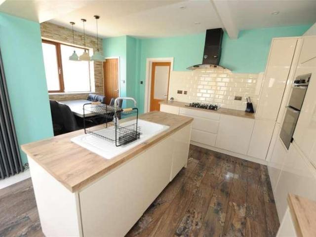 4 bed house for sale