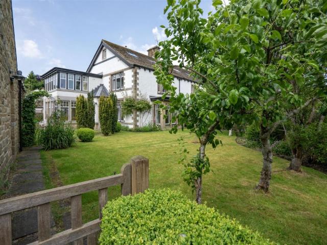 4 bed house for sale