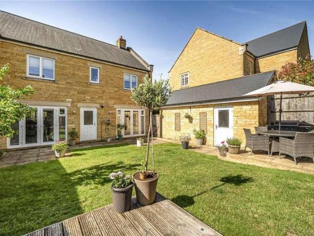 4 bed house for sale