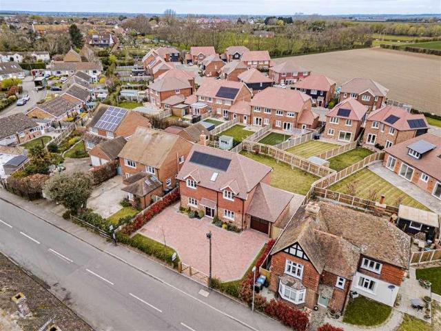 4 bed house for sale