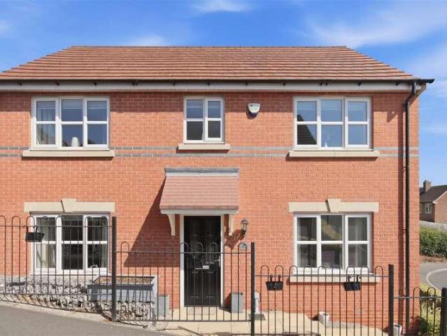 4 bed house for sale