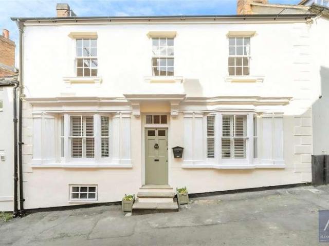 4 bed house for sale