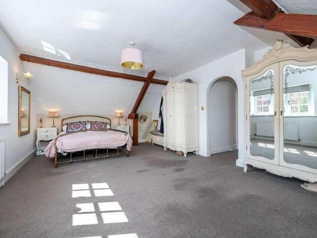 4 bed house for sale