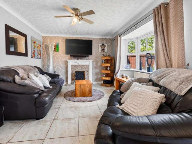 4 bed house for sale