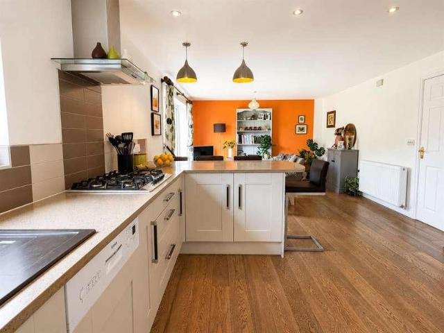 4 bed house for sale