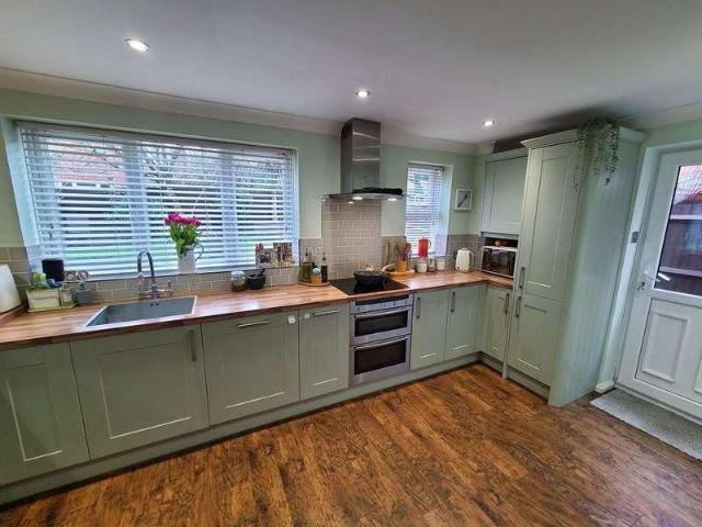 4 bed house for sale