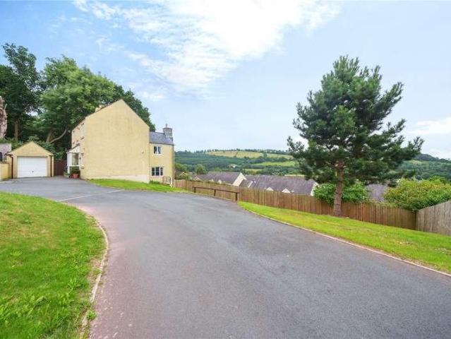 4 bed house for sale
