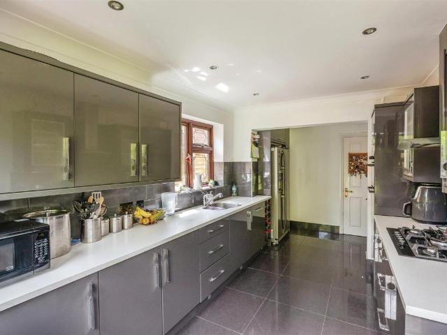 4 bed house for sale