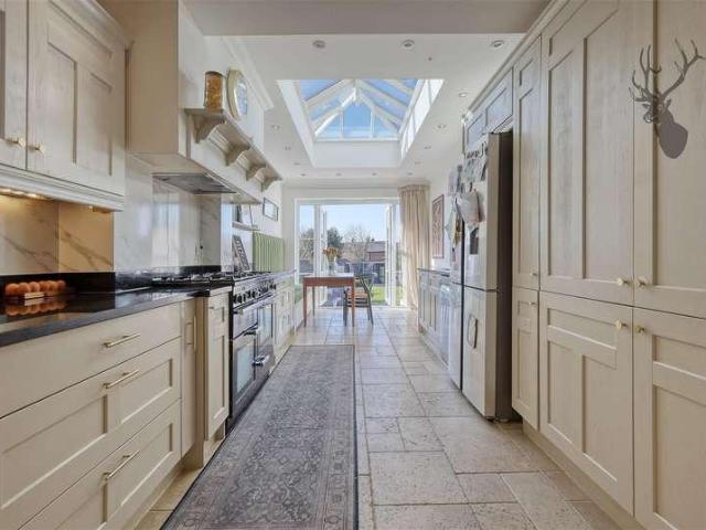 4 bed house for sale