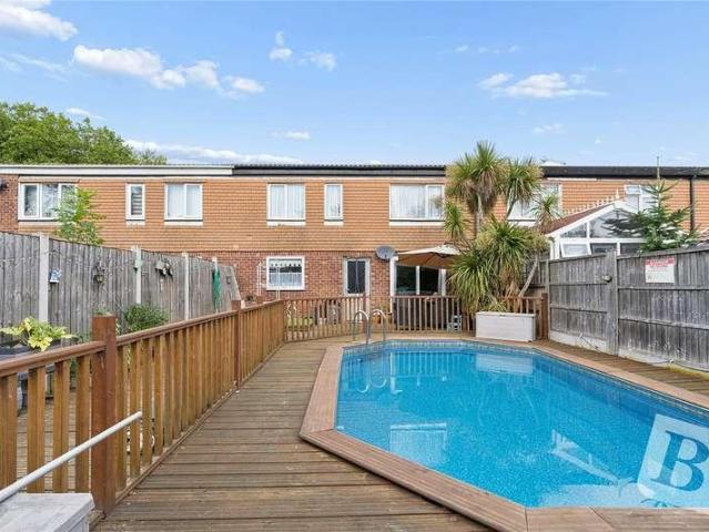 4 bed house for sale