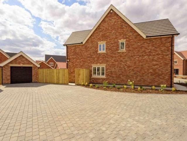4 bed house for sale