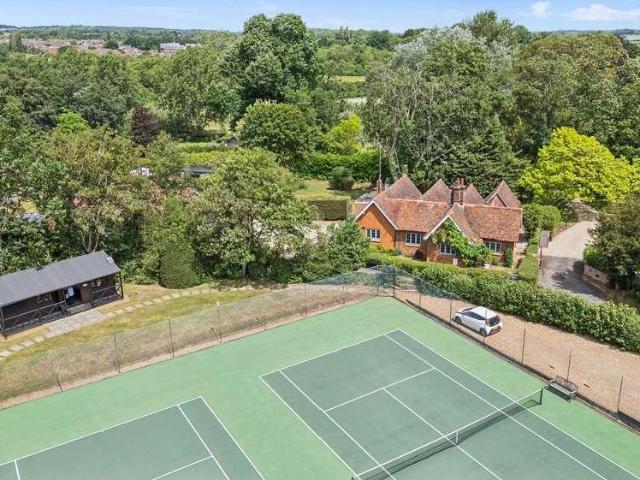 4 bed house for sale