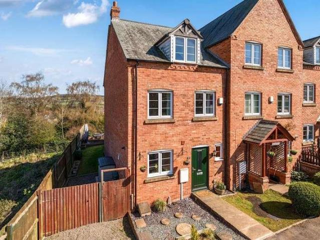 4 bed house for sale