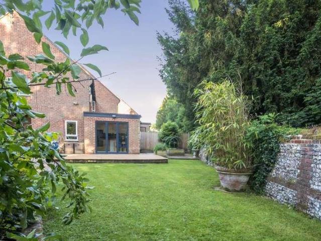 4 bed house for sale