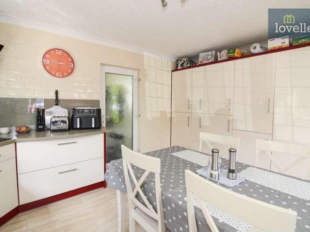 4 bed house for sale