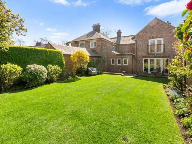 4 bed house for sale