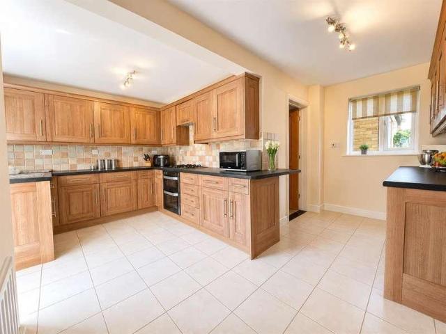 4 bed house for sale