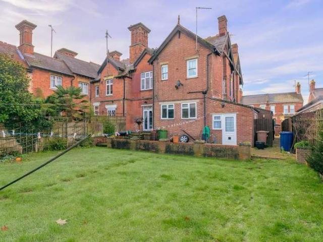 4 bed house for sale